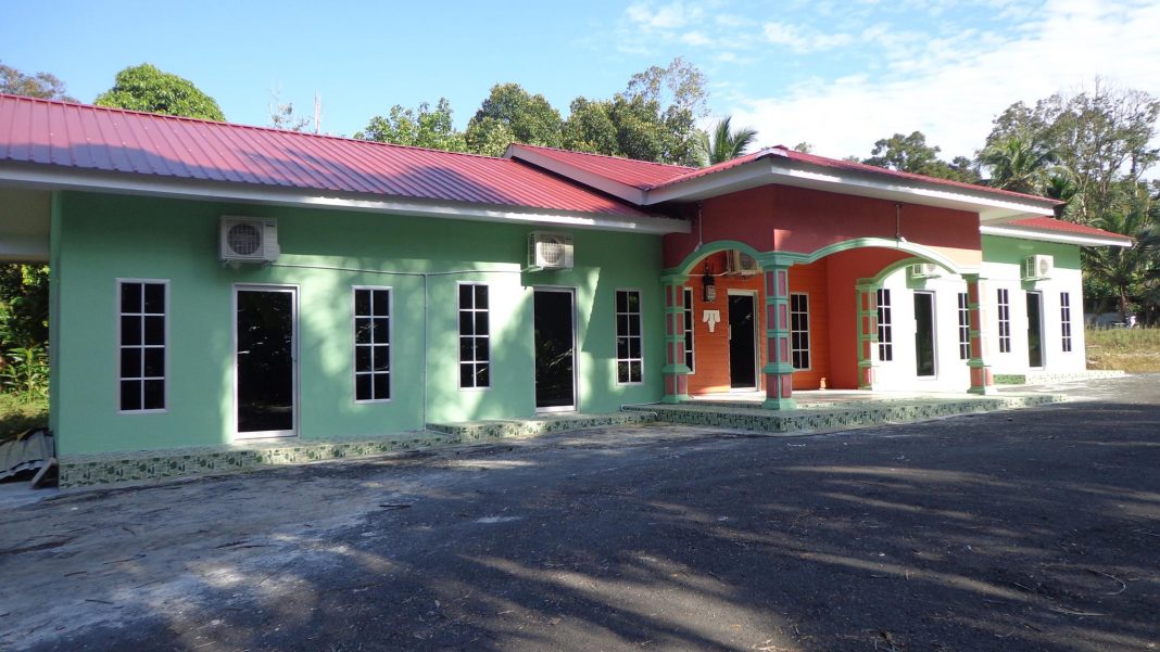 Chalet Koperasi Felda Trolak Timur | menarikdi.com